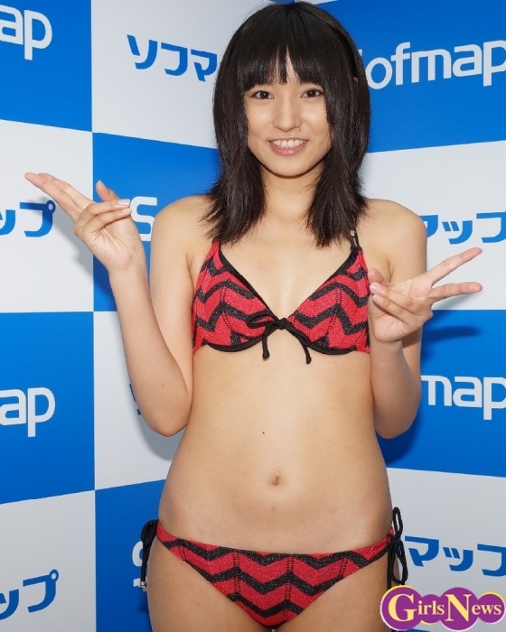 グラドル保田真愛エロ画像!貧乳なのにお尻がムチムチ!水着に興奮しよう!