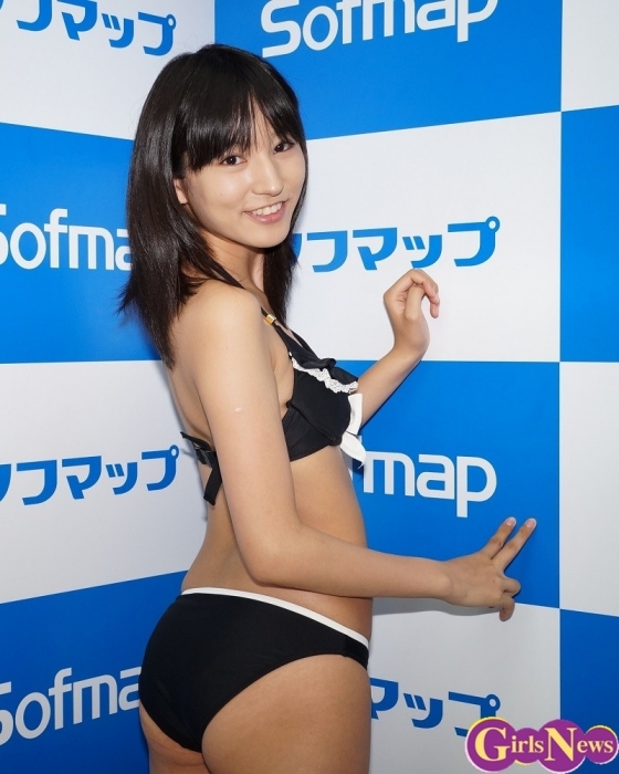 グラドル保田真愛エロ画像!貧乳なのにお尻がムチムチ!水着に興奮しよう!